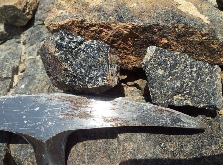 What is an ophiolite? - Hamed-Geo